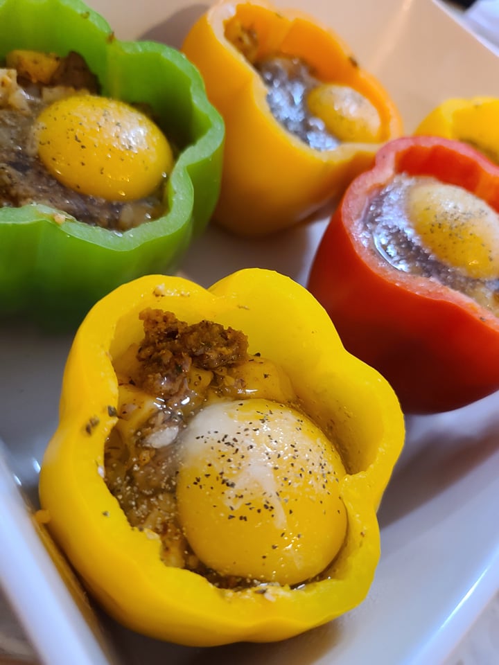 Breakfast Stuffed Peppers with Eggs and Sausage - Growing Up Garlicky
